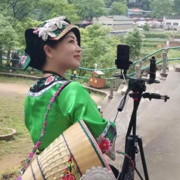 乡音识亲人 