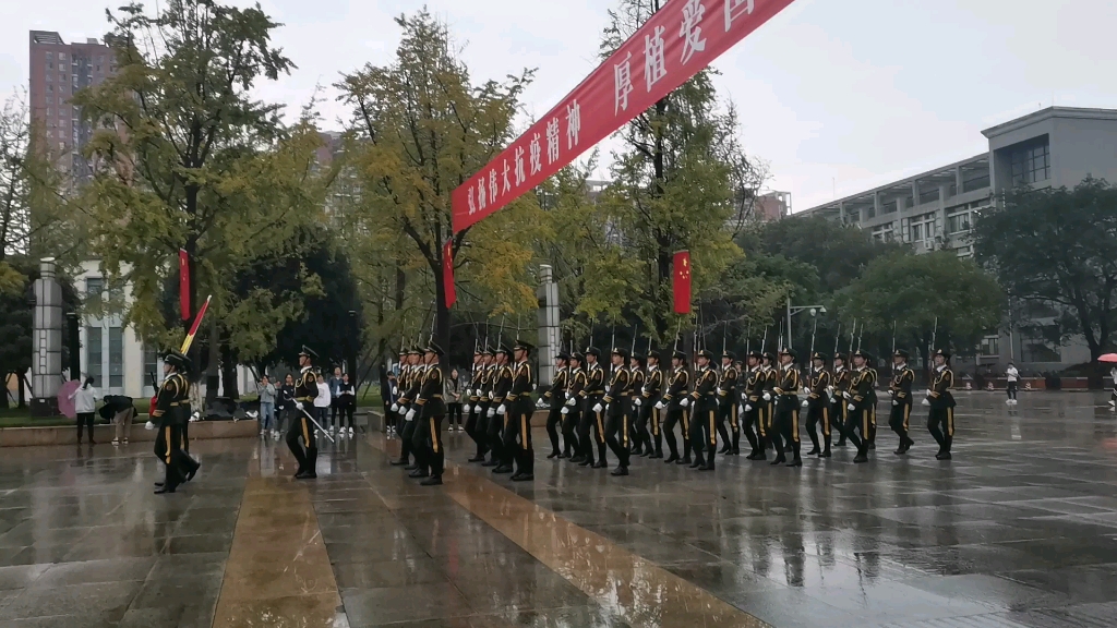 鸽了四年终于早起来看一次升旗|帅气的升旗仪式|国旗班|整齐的正步队列