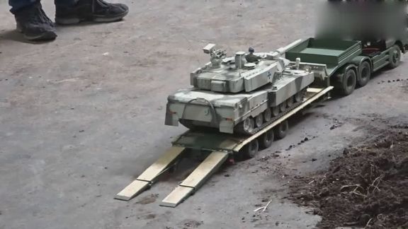 仿真模型,每一辆坦克,每一辆卡车,做工都细致入微!