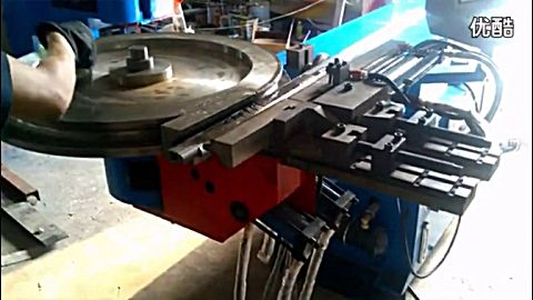 ...弯管机工作视频(不锈钢C型管弯180°,异形管弯曲)表面光滑,不起皱...