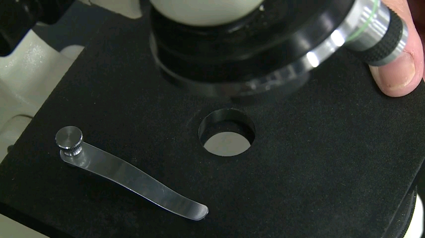 建议使用显微镜