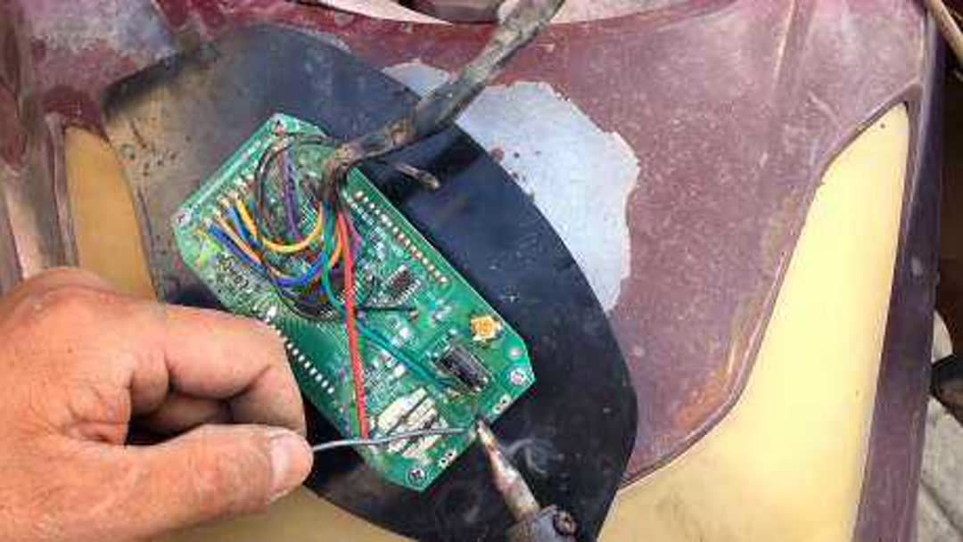 电动车液晶仪表进水或者不显示,师傅教你不传之秘,在家自己修好