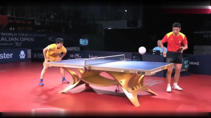 大蟒许昕秀花式乒乓球技赢比赛!张本智和也无可奈何