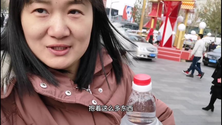 抠门小夫妻,趁着超市满100减20搞活动,大买特买,真小家子气