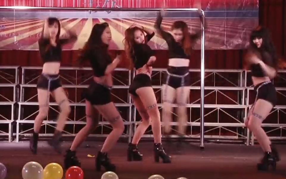 【正经的校园舞蹈】迎新晚会学姐们热辣奔放的爵士舞