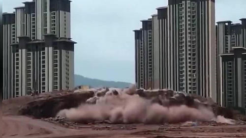 老师傅专业爆破,这一下得能定得上多少机械作业?