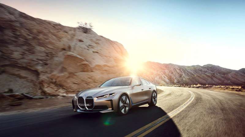 纯电动BMW i4概念车运动模式声效,让电动驾驶变成一种特别体验