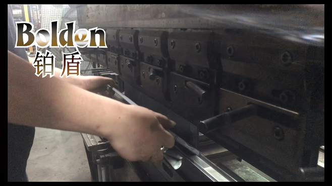 如何操作折弯机视频