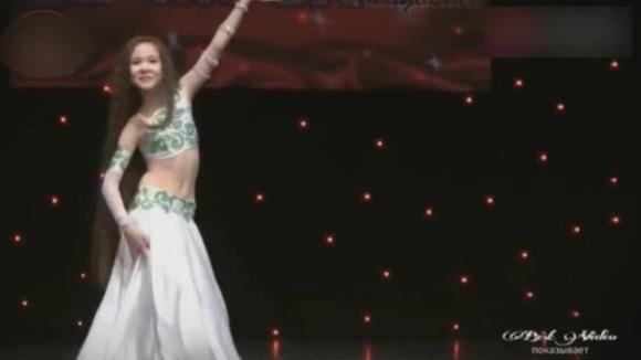 16岁俄罗斯少女的肚皮舞,花样年华,美出天际!