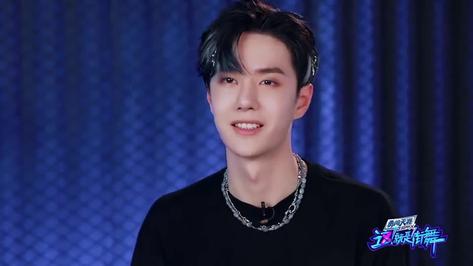 这就是街舞:王一博街区斗舞获胜,成功拿到了3跳毛巾