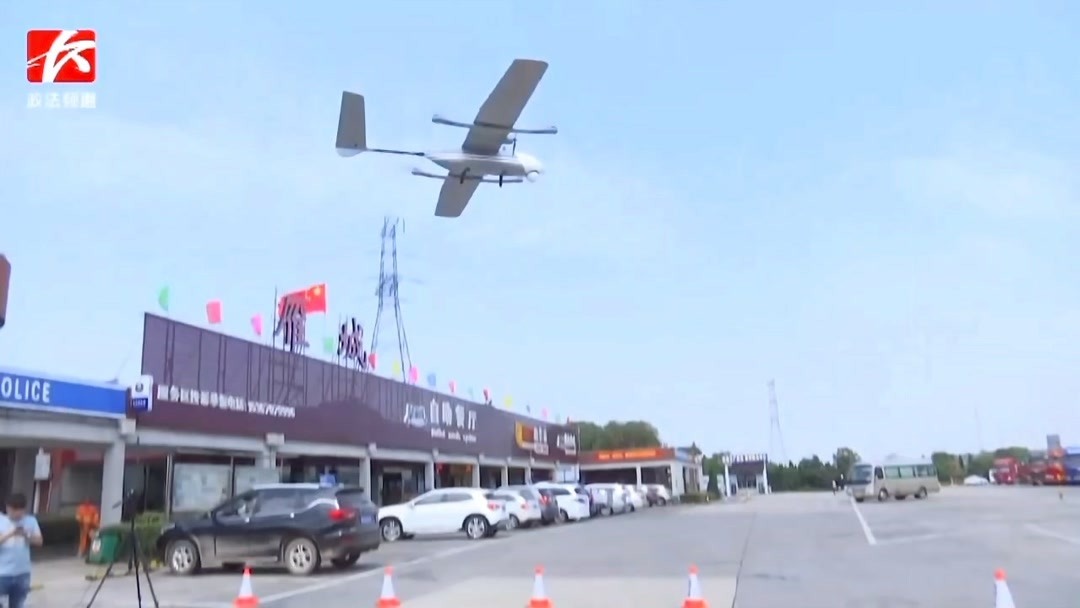 衡阳:湖南交警启用无人机开展高速公路巡查,力保国庆交通无阻