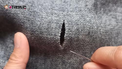 衣服破洞修补技巧,补好后比原先好看,老裁缝这招真厉害,快收藏