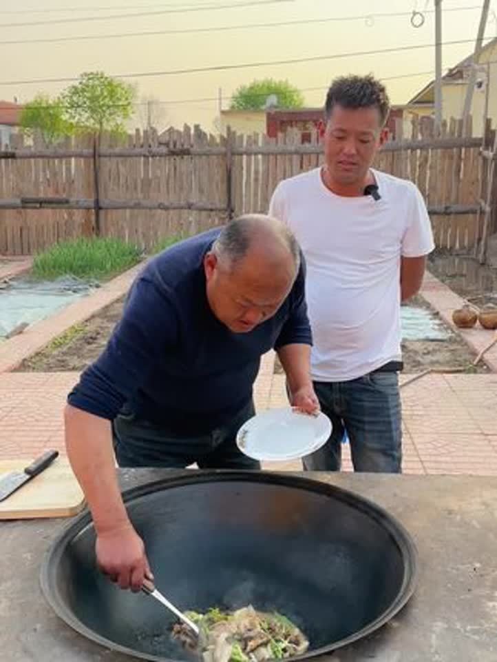 它不是海茄子 有懂的朋友嘛 海参的一种#红极参 #葱烧海参 #记录我的...