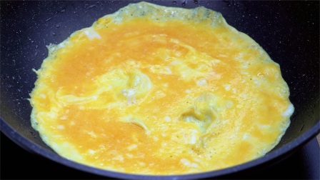 最近鸡蛋这个做法火了,用料简单又美味,试过的都说好吃,太香了