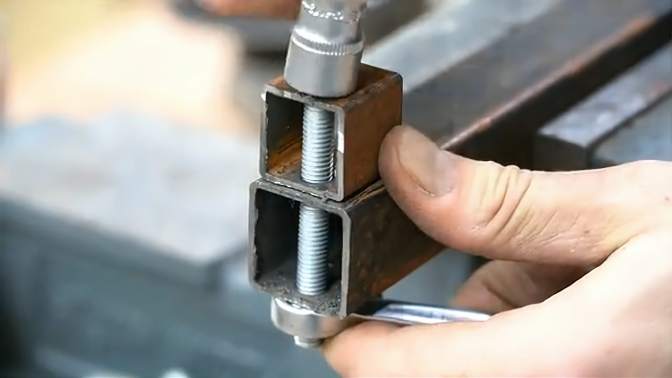 焊接方管没有电焊怎么办,今天教你一个对接方法,也是非常结实的