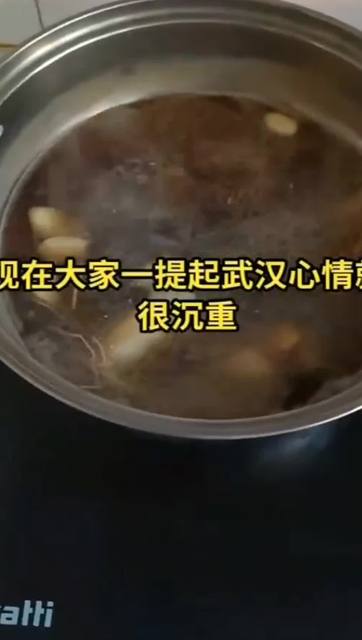 红糖水的作用是散寒温胃补血等功效。和生姜同煮可以起到温胃、去寒...