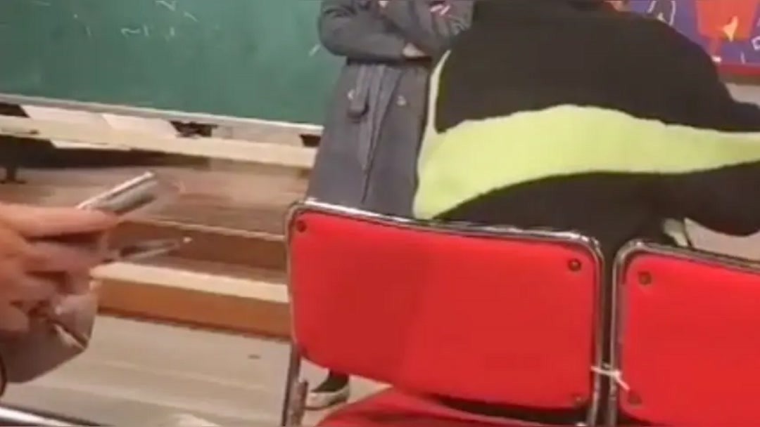 人民日报评震旦学院教师错误言论:枉为人师!