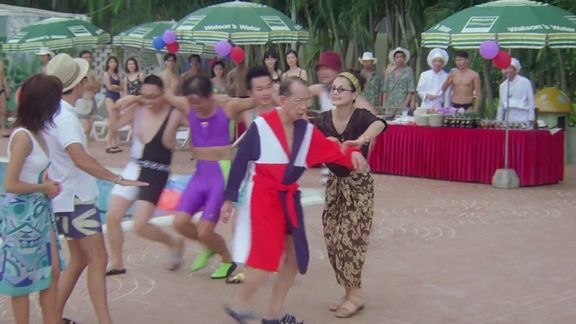 众人模仿周星驰的电影桥段,感觉还是那么好看,说唱的太有节奏了