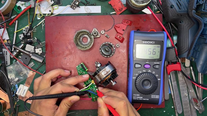 客户在外面修过的博世无刷电钻、越搞越坏