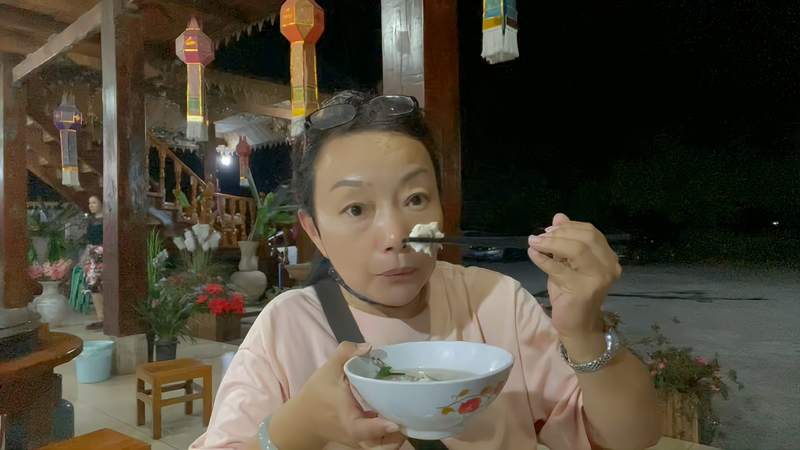 打卡曼飞龙水库边上农家菜,140元4个菜两荤两素无菜单看菜点菜