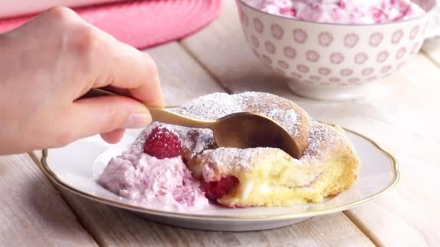 教你一分钟做出松软可口的松饼!还没做完就流口水啦