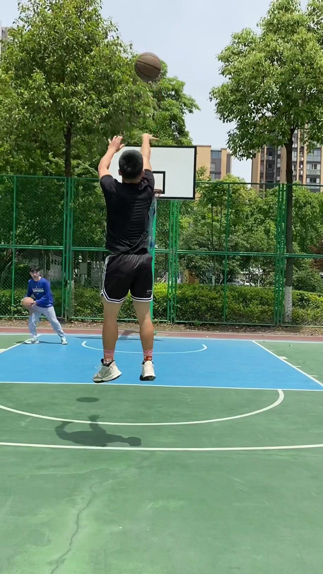 不会跳投看过来