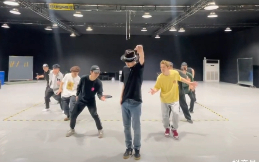 【王一博】街舞决赛大秀练习室完整版视频
