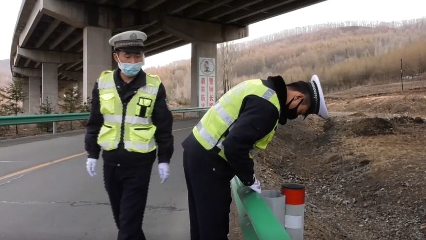 从源头清隐患,交警来到重点危险路段,检查安全设施情况