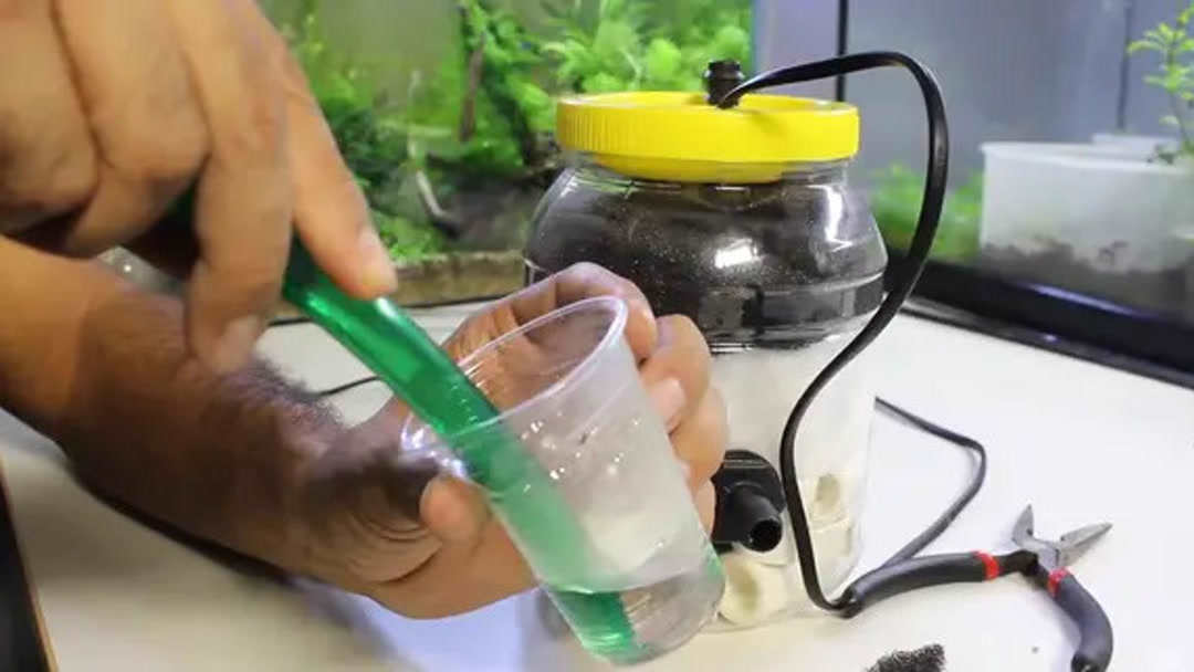 自制小型过滤桶,简单实用成本低,让鱼缸更加美观