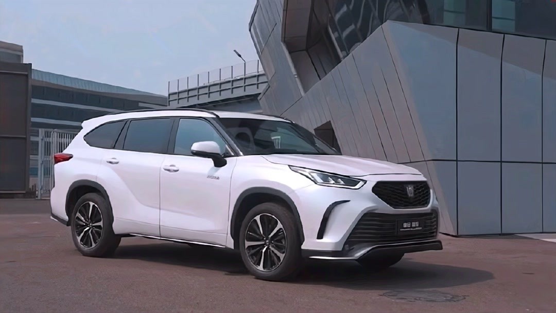 2021年热销王之一丰田皇冠陆放混合动力中型家庭SUV
