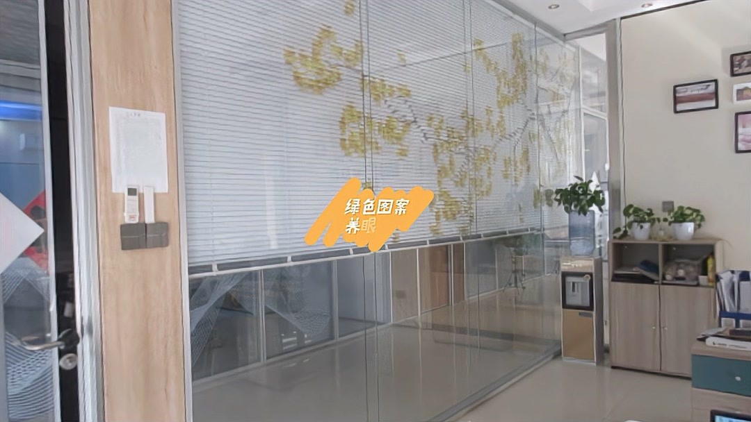 山东电动双玻内置百叶玻璃隔断厂家亮科隔墙成品演示拍摄