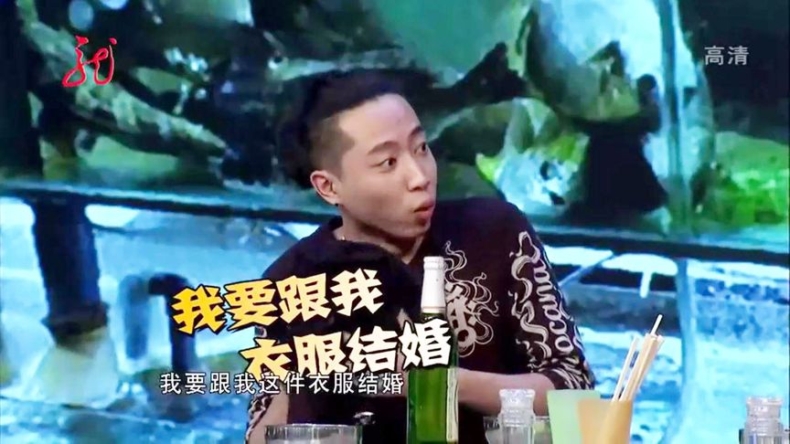 爱笑会议室:失恋小伙吃大排档,对爱情不抱希望,看到美女眼睛亮