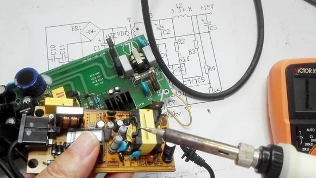 维修一个设备中的开关电源,家电维修方法也一样,想学的来看看