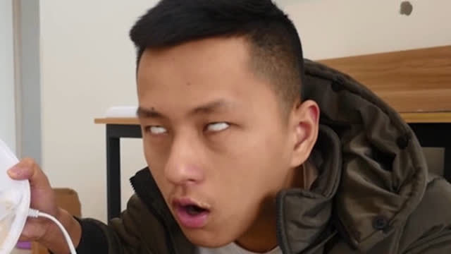 十种饮料混合加入加湿器,加湿器还冒气吗?网友:小哥哥爽吗?