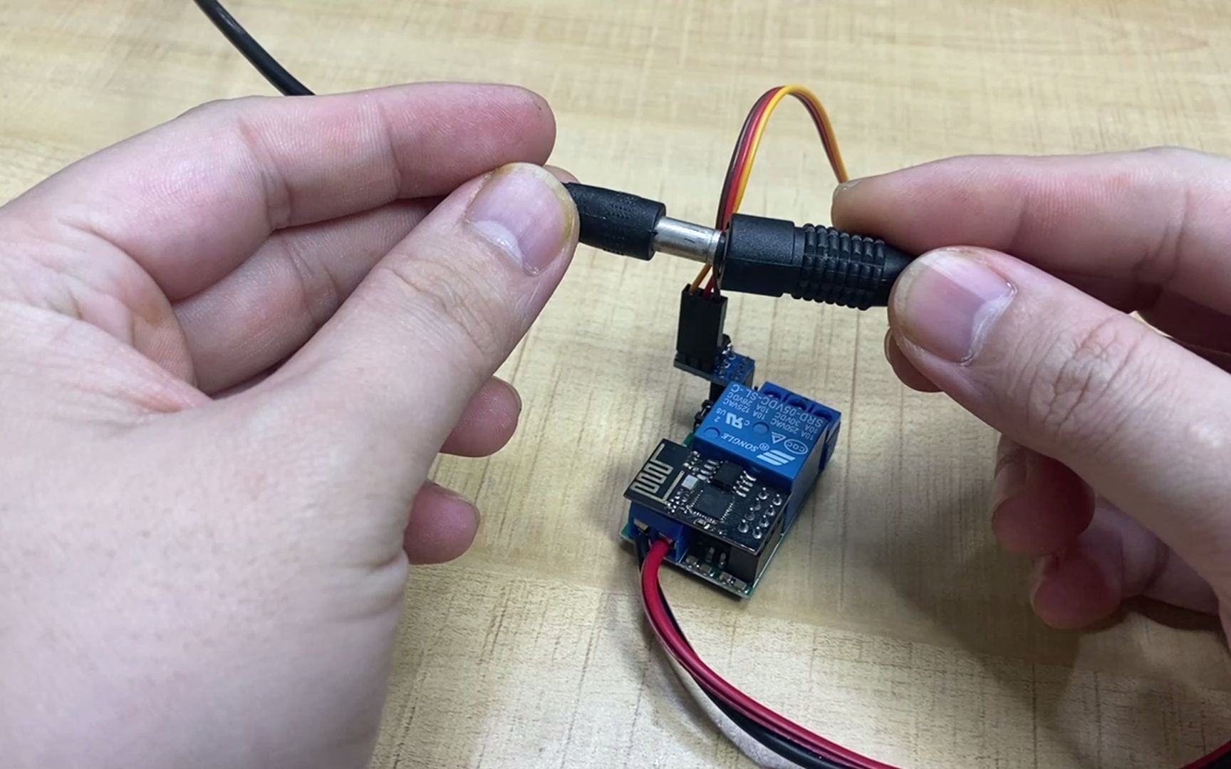 ...扫码舵机控制,可以支持支付宝和微信直接扫码控制,支持修改收款账户...