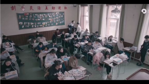 可爱的班主任和学生,真是展现高中生活,看到最后竟然感动了!