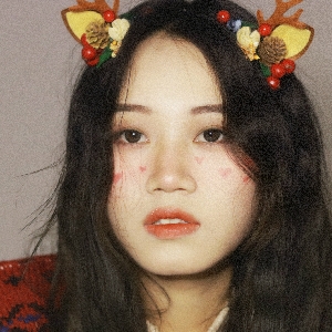 小曾要留长头发 