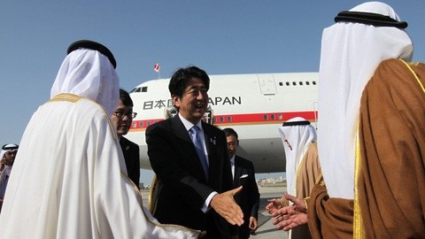 专家称安倍中东撒钱支援反恐 激怒极端组织