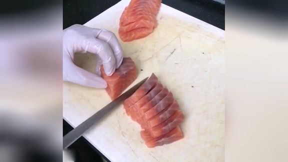 如果厨房里有了这把刀,感觉我随时可能把手指切掉!