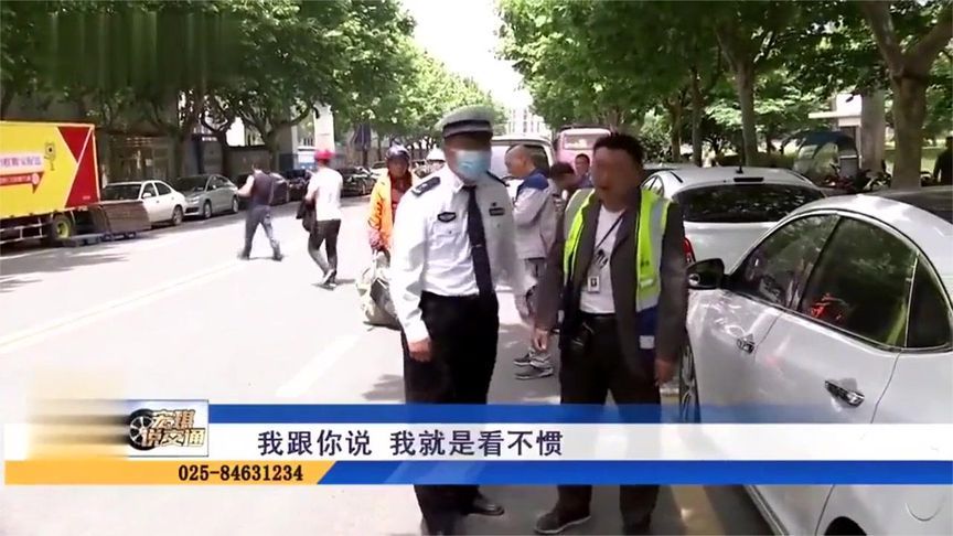 男子开车出事故还动手打人,路人都看不下去了,直接报警