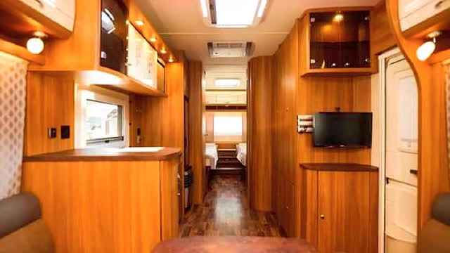 这才是理想中的房车!浴室厨房全都有,简直就是移动小宾馆!