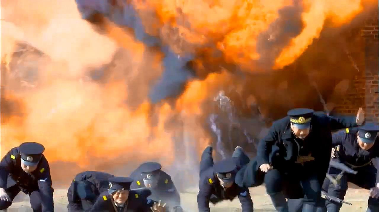 八路军发明新炸弹拿伪军做实验,伪军嘲讽是鞭炮,怎料直接被打脸