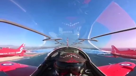 英国空军 ' 红箭 ' 飞行表演 !