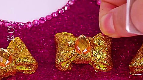 用彩泥给芭比娃娃做皇冠高跟鞋和裙子,简单又漂亮,创意手工DIY