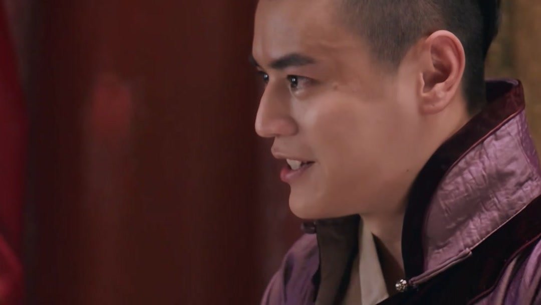 两个大男人打架,能不能有点打架的样子,丢人