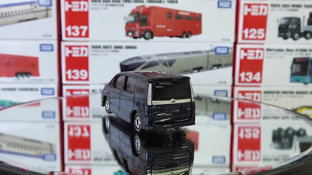 展示不同类型的工程车