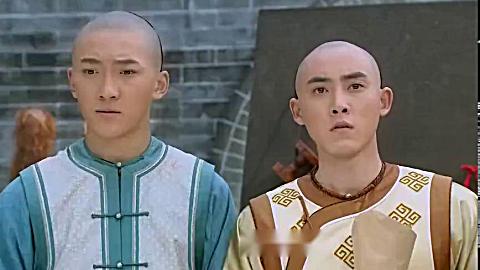 新还珠格格:小燕子和塞娅当街较量,从扯铃到打陀螺