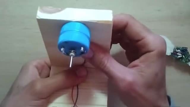 制作一个小巧好用的电风扇 是你想要的