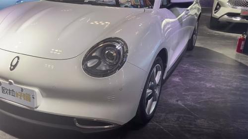 10来万买纯电欧拉好猫,500km长续航,外观内饰很高档,我觉得值