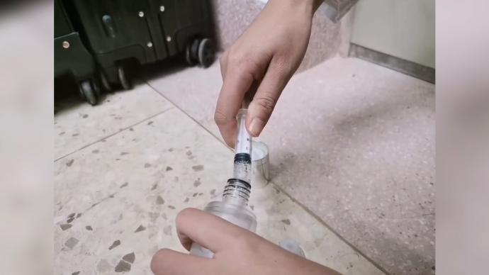放假医学生用注射器分装护肤品,网友:注意无菌操作